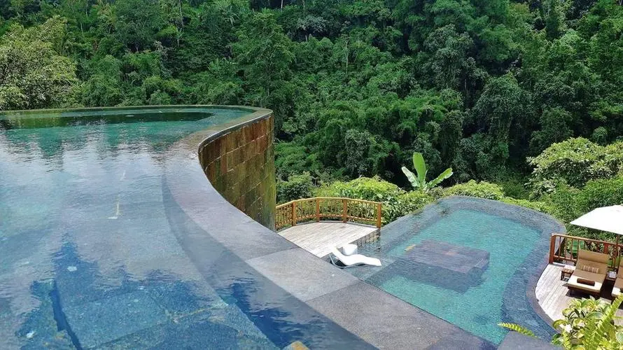 10 of the World's Most Famous Infinity Pools
